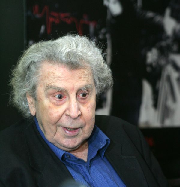 ΑΦΙΕΡΩΜΑ ΣΤΟΝ ΜΙΚΗ ΘΕΟΔΩΡΑΚΗ - αναστέλλεται