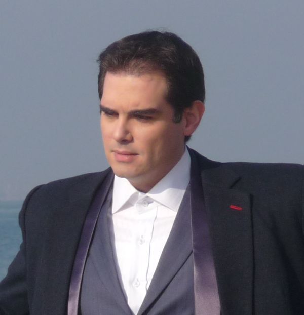 ΜΕΝΟΥΜΕ ΕΝΕΡΓΟΙ, ΜΕΝΟΥΜΕ ΣΠΙΤΙ: Ο ΓΙΩΡΓΟΣ-ΕΜΜΑΝΟΥΗΛ ΛΑΖΑΡΙΔΗΣ ΕΡΜΗΝΕΥΕΙ ...