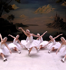ST. PETERSBURG STATE ICE BALLET: Η ΛΙΜΝΗ ΤΩΝ ΚΥΚΝΩΝ