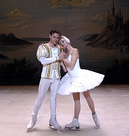ST. PETERSBURG STATE ICE BALLET: Η ΛΙΜΝΗ ΤΩΝ ΚΥΚΝΩΝ
