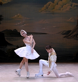 ST. PETERSBURG STATE ICE BALLET: Η ΛΙΜΝΗ ΤΩΝ ΚΥΚΝΩΝ