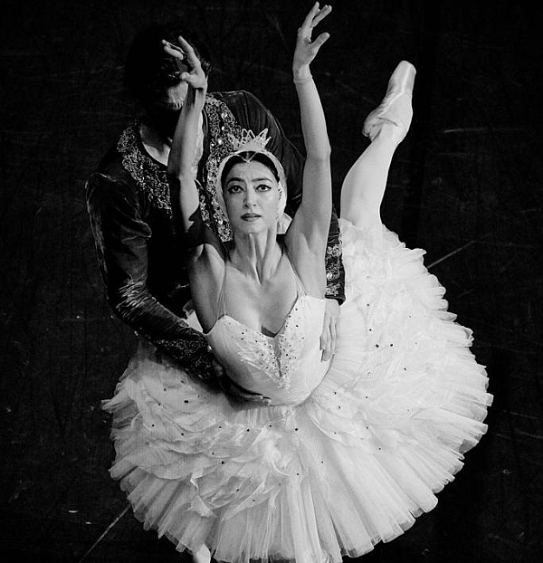 ΕΘΝΙΚΟ ΘΕΑΤΡΟ ΒΑΡΣΟΒΙΑΣ: Η ΛΙΜΝΗ ΤΩΝ ΚΥΚΝΩΝ