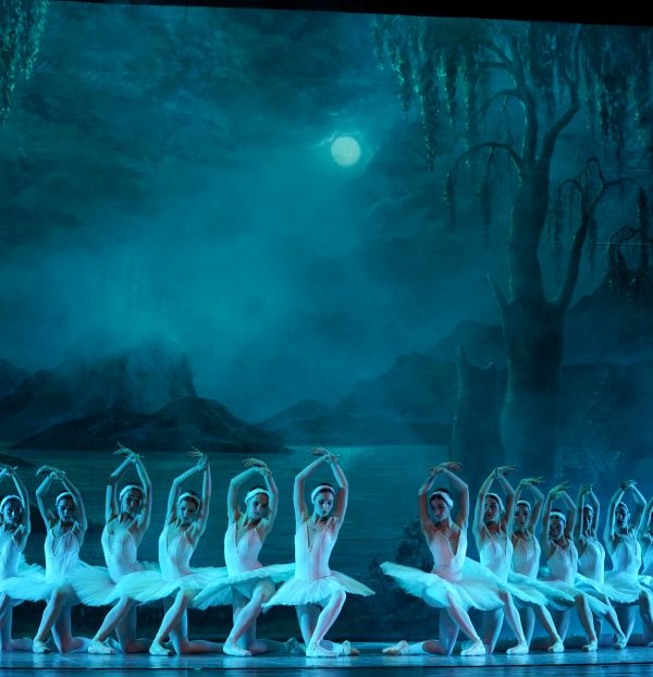 ROMAE CAPITAL BALLET: Η ΛΙΜΝΗ ΤΩΝ ΚΥΚΝΩΝ