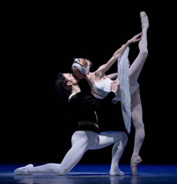 ROMAE CAPITAL BALLET: Η ΛΙΜΝΗ ΤΩΝ ΚΥΚΝΩΝ