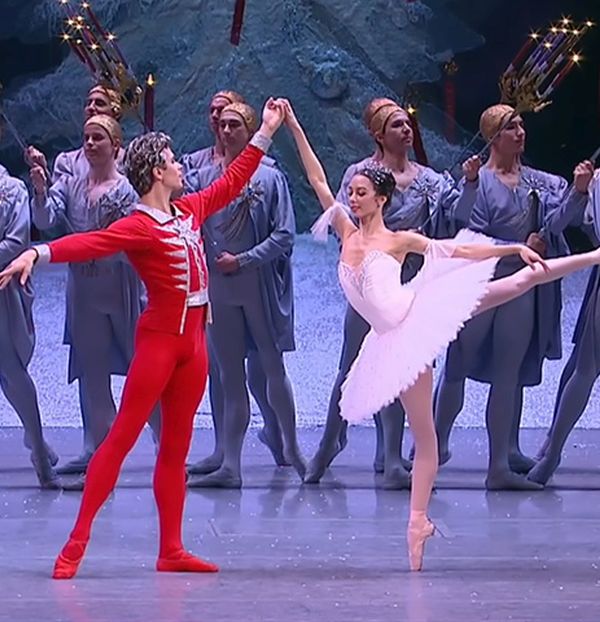 INTERNATIONAL CLASSICAL BALLET: Ο ΚΑΡΥΟΘΡΑΥΣΤΗΣ